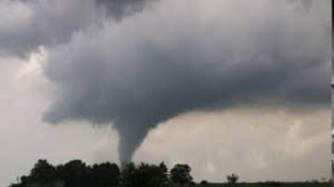 Damaging winds, tornadoes possible in southwest Illinois | Belleville ...