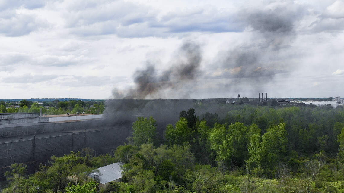 Multiple buildings at Venice IL magnesium factory on fire | Belleville ...