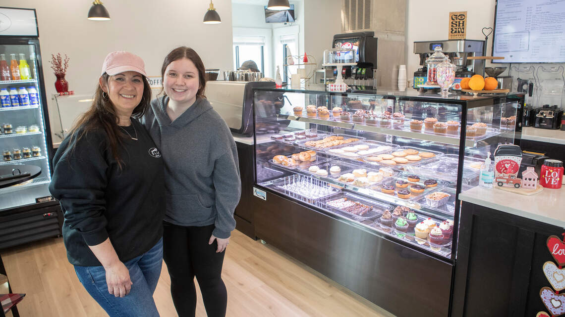 New bakery & cafe opens in Carlyle, Illinois near courthouse ...