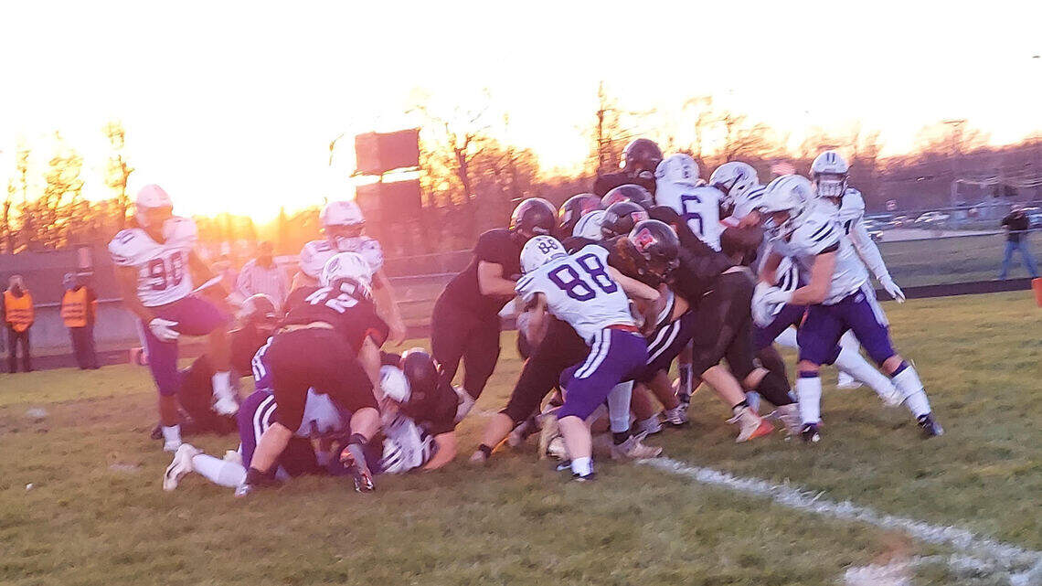 Highland IL football team plays Collinsville amid pandemic | Belleville ...