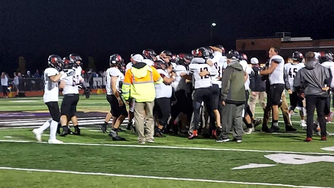 Highland IL football enjoys terrific finish to fall season | Belleville ...