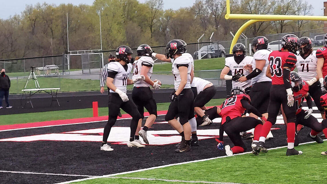 Highland IL football team faces Triad in league MVC game | Belleville ...