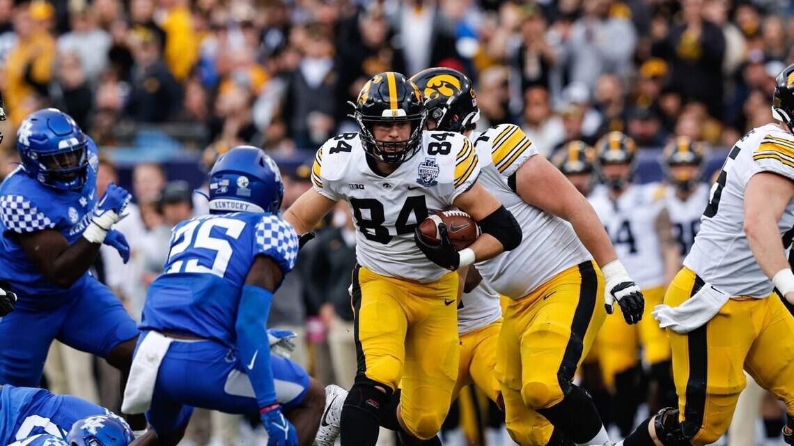Former Highland IL Bulldogs star preparing for 2023 NFL draft ...